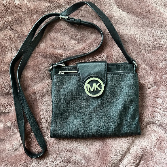 Michael Kors | Bags | Michael Kors Mk Crossbody | Poshmark